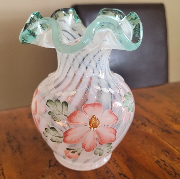 Fenton | Accents | Fenton Vase In The Meadow Beauty Collection Ruffled ...